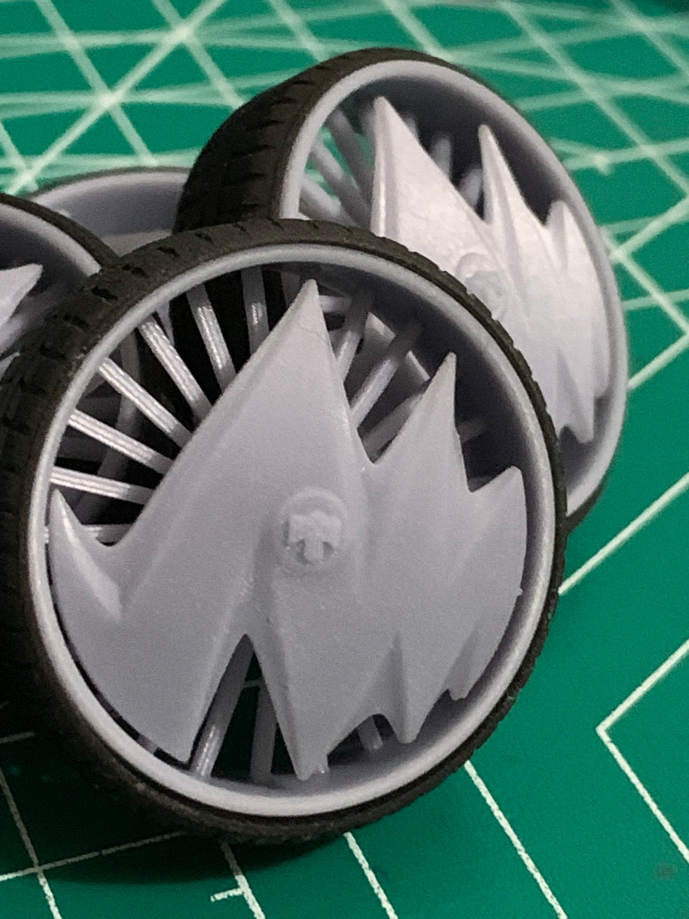 1/25 Scale - DUB ZIGZAG FLOATER - in 28"-36" Donk, Big Rims, Box Chevy ...