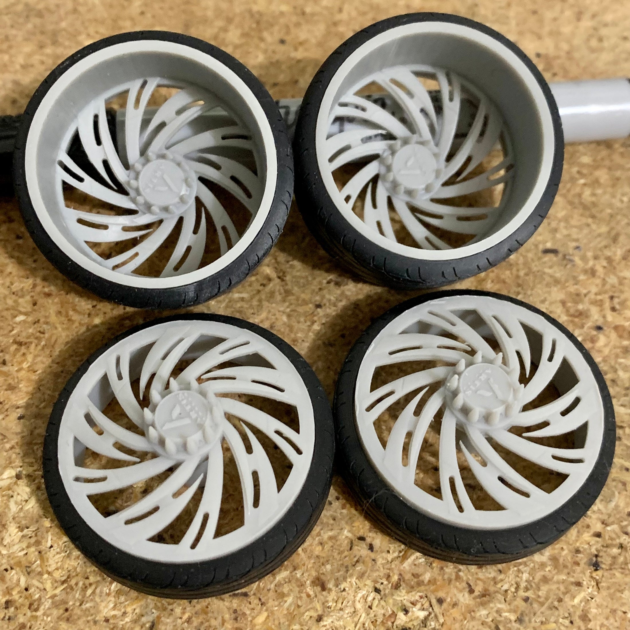 1/25 Scale - TMP D104V2d: ARTIS DRACO V2 DUALLY in 30" – THE MODEL PLUG