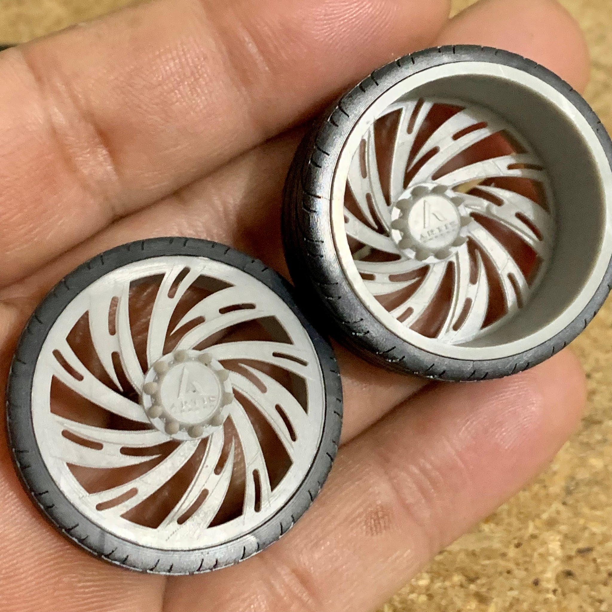 1/25 Scale - TMP D104V2d: ARTIS DRACO V2 DUALLY in 30" – THE MODEL PLUG